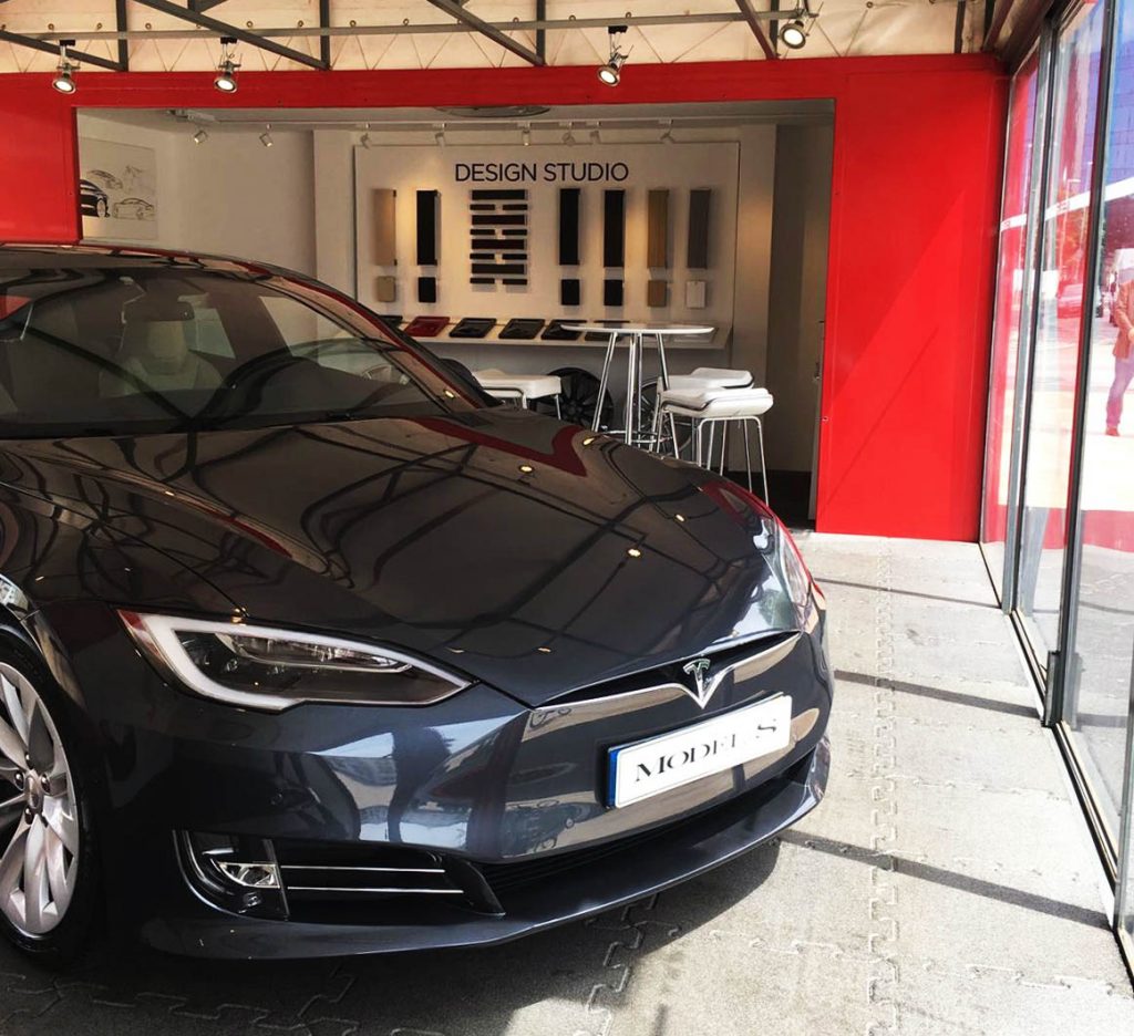 Tesla inaugura Pop-Up Store no Porto - MotorMais