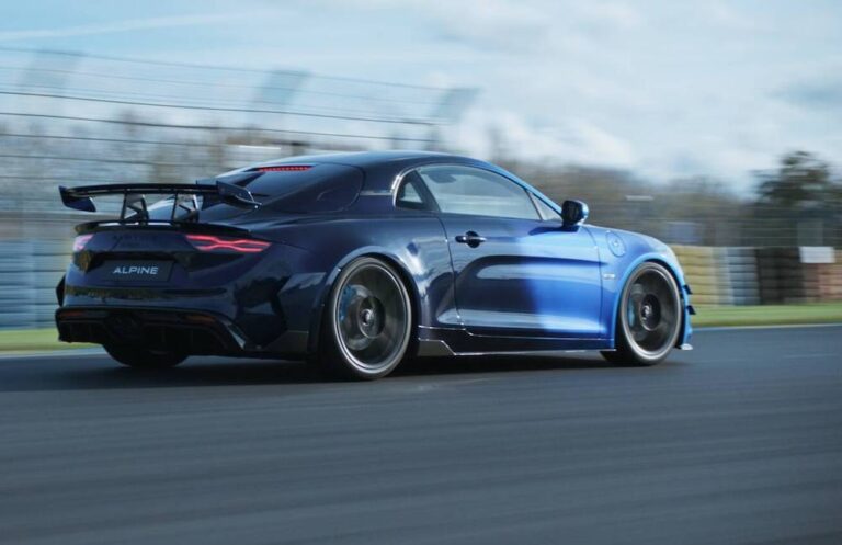 Alpine A110 R Ultime chega aos 345 cavalos e pode ser ...