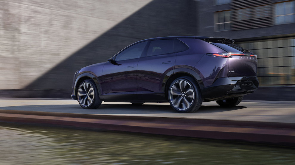 Mazda lança o CX-6e às feras: o novo SUV médio da marca japonesa chega ...