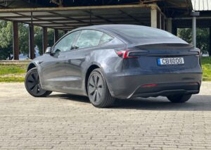 Model 3 Premium Long Range RWD: conduzimos o Tesla que parece que ...